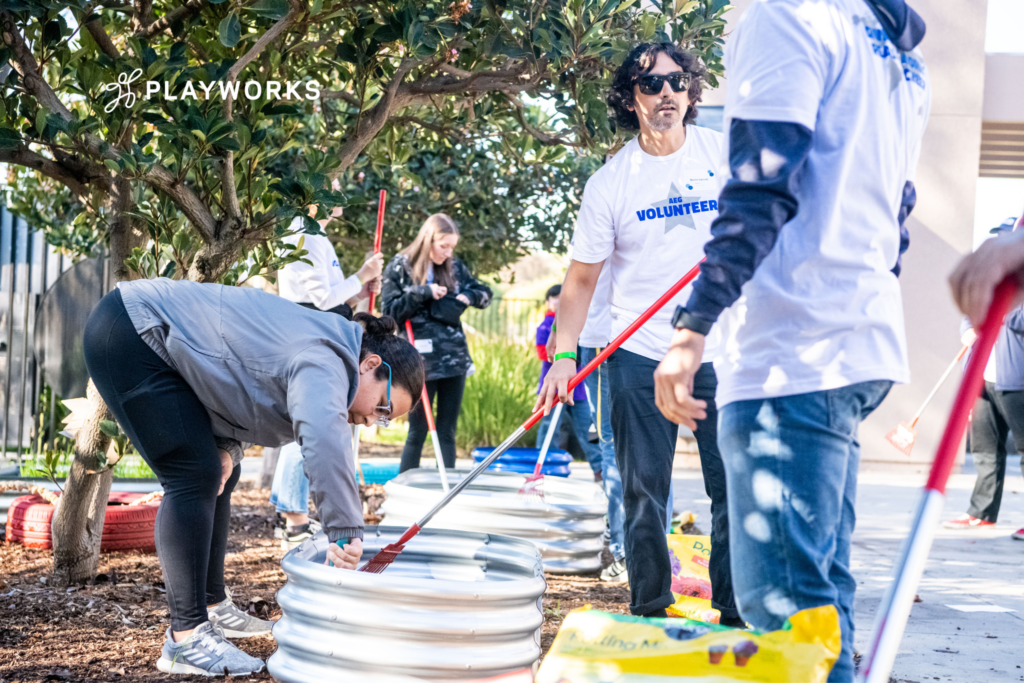 Playworks Partners with AEG for a 200 Volunteer Service Day - Southern ...
